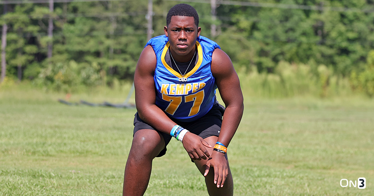 2025 OT Mario Nash announces top 10 schools, USC included