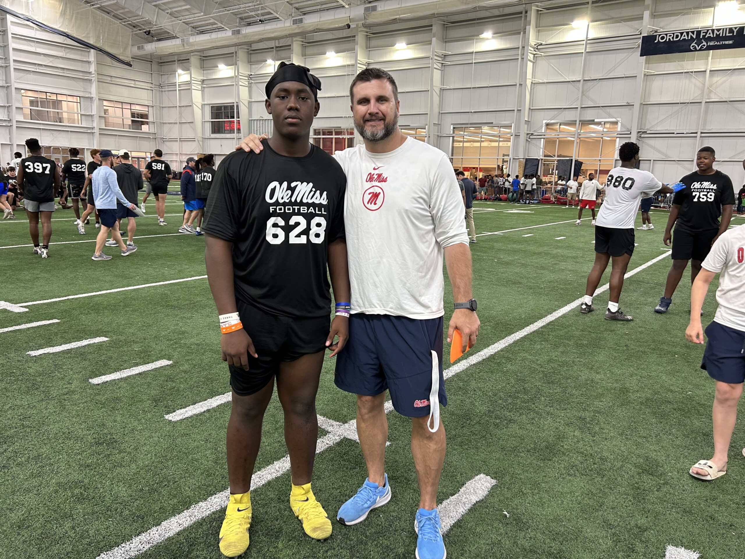 Three-star offensive tackle Mario Nash puts Ole Miss in Top 10