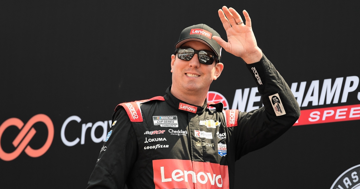 Kyle Busch surprises NASCAR fan in the middle of Daytona traffic