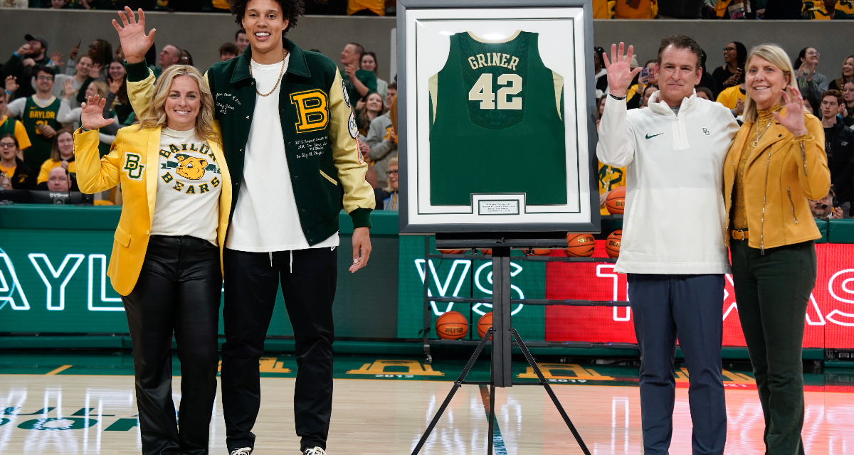 Baylor spotlights Nicki Collen's Brittney Griner-themed outfit ahead of ...