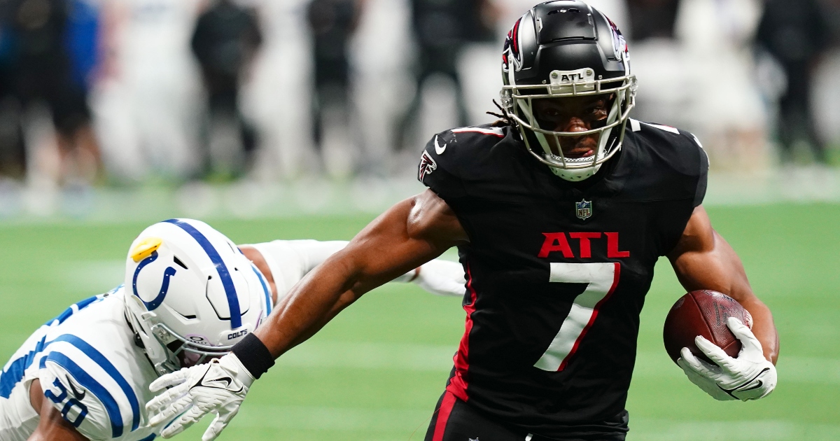 Bijan Robinson sets 2,000-yard rushing goal for 2024 season