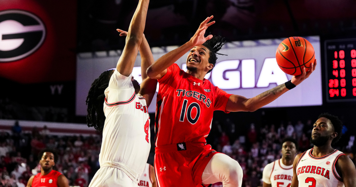 No. 14 Auburn back on track, blasts Georgia on the road