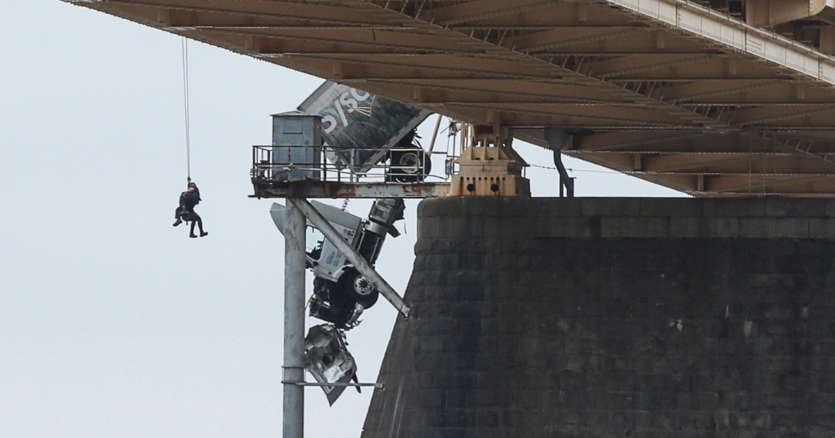 Louisville firefighter tells story of dramatic bridge rescue on KSR