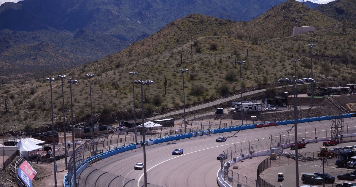 ARCA throws red flag for General Tire 150 at Phoenix due to lightning