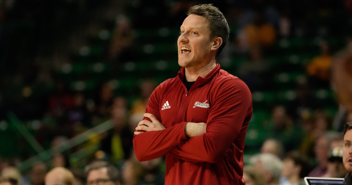 Austin Claunch staying at Alabama through NCAA Tournament