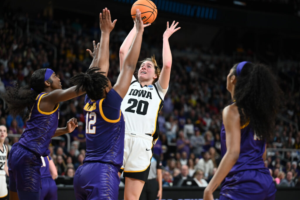 Photo Gallery: Hawkeyes beat Tigers