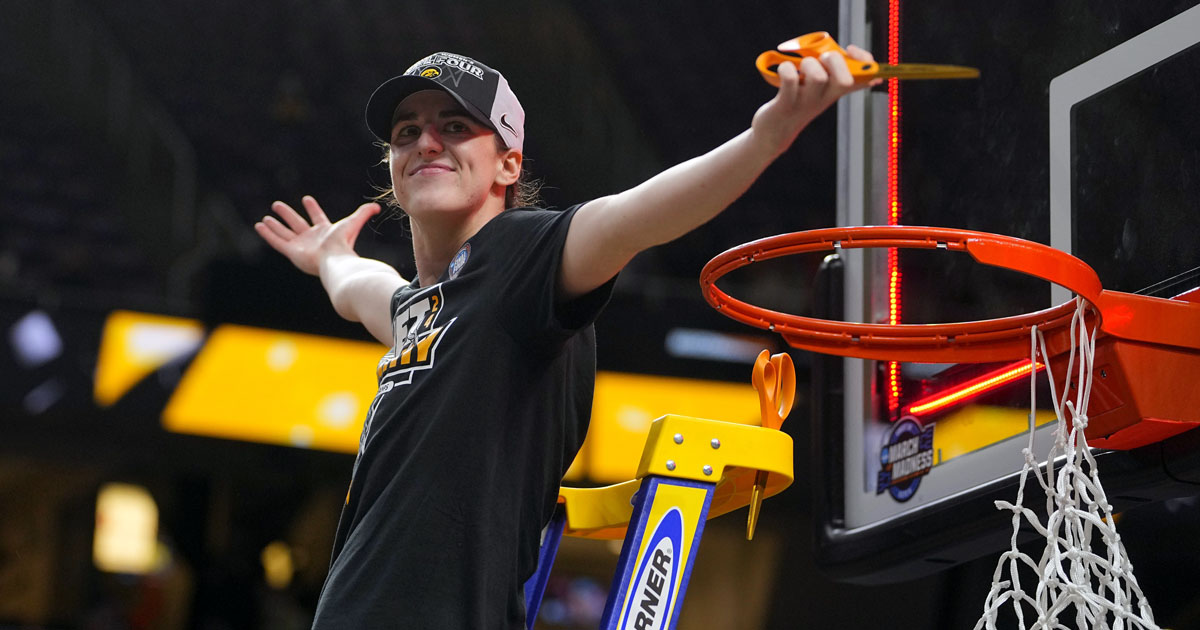 Iowa sensation Caitlin Clark wins women's basketball's AP Player of the ...