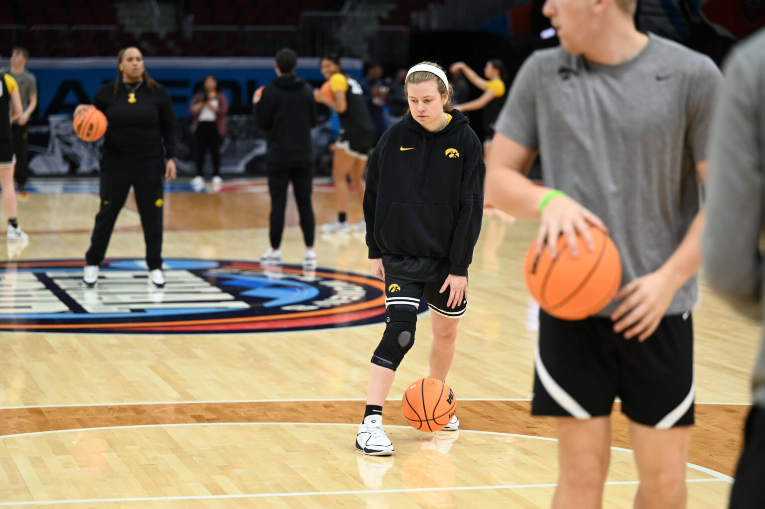 Photo Gallery: Hawkeyes hit the court at the Final Four