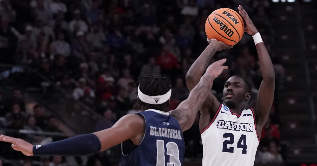 Michigan basketball in contact with Dayton transfer Kobe Elvis