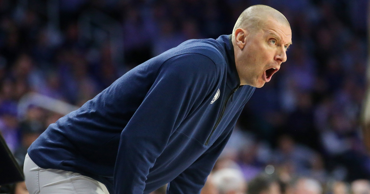 Mark Pope hoists 1996 National Championship jersey at introductory ...
