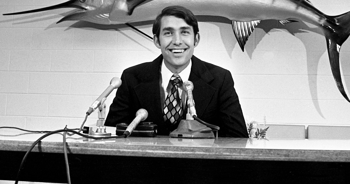 Former quarterback, coach, and athletic director Steve Sloan passes ...