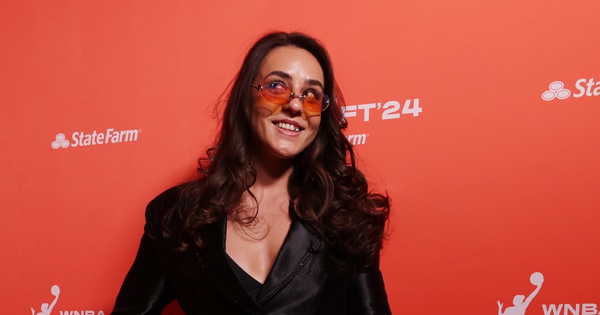 Nika Muhl shows off outfit at WNBA Draft orange carpet - On3