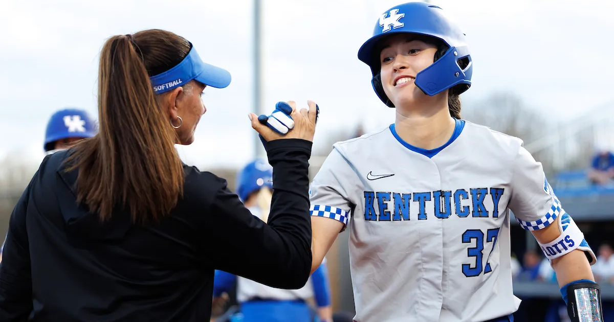 Peyton Plotts blasts three-run homer as Kentucky takes first lead vs ...