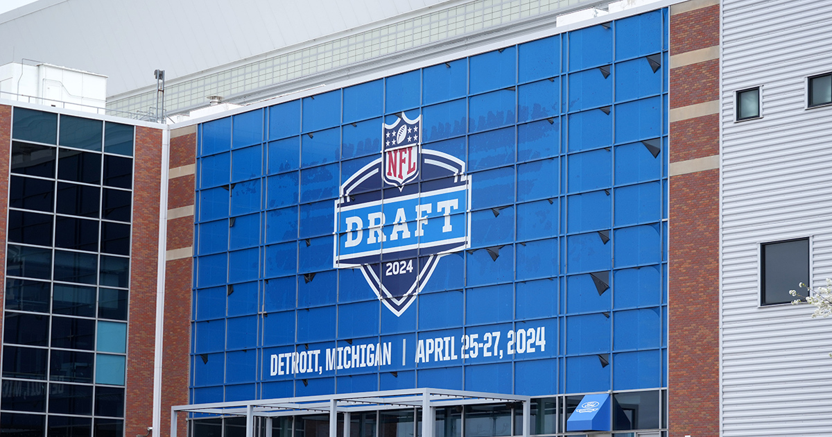 Cam Ward hopes to see Shedeur Sanders, Kyron Drones in NFL Draft green ...