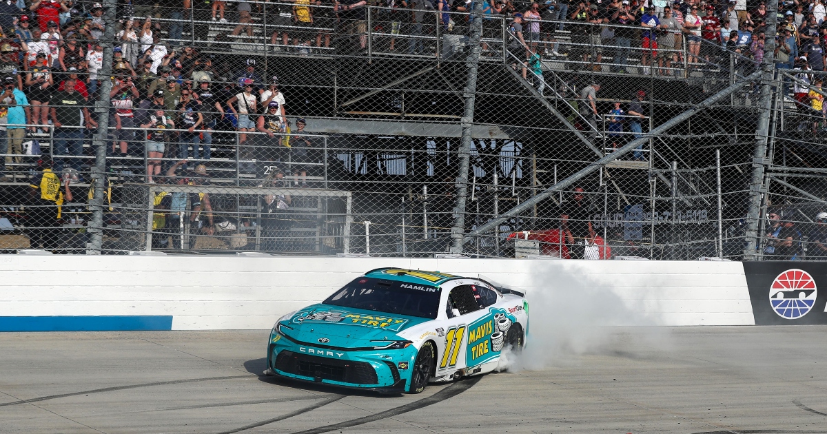 Denny Hamlin disagrees with Kyle Larson on rear-view camera, air-blocking issue