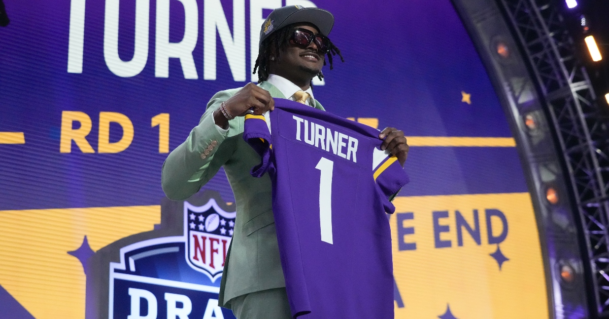 Dallas Turner pays tribute to late Khyree Jackson before Vikings ...