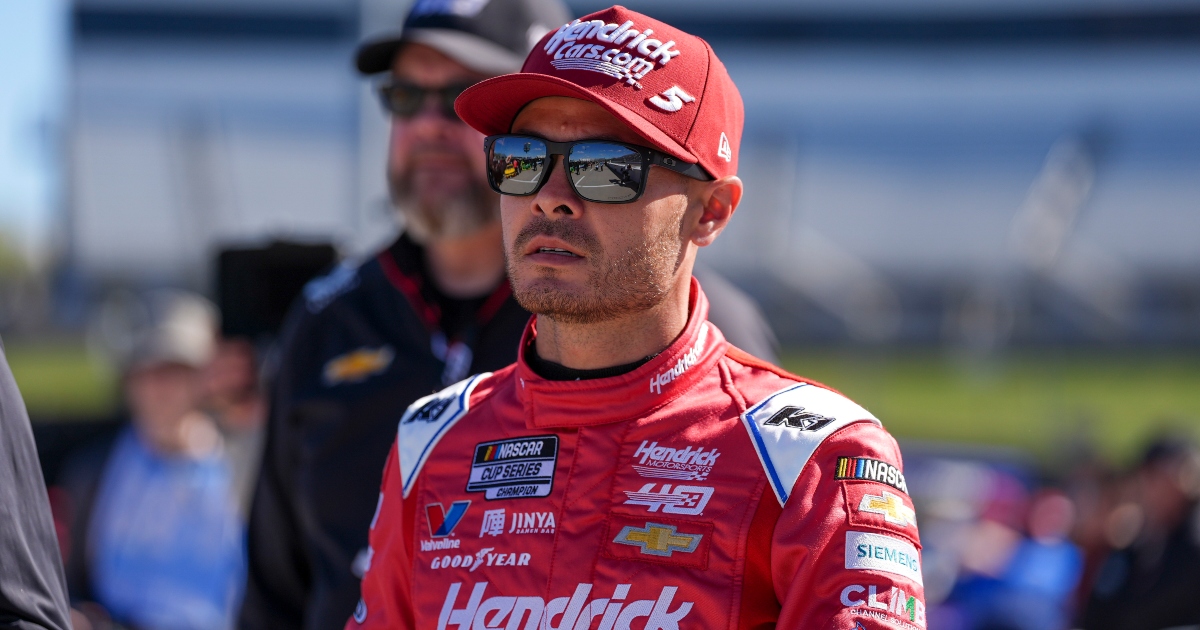 Kyle Larson barrel rolls in High Limit sprint car race: 'I suck'