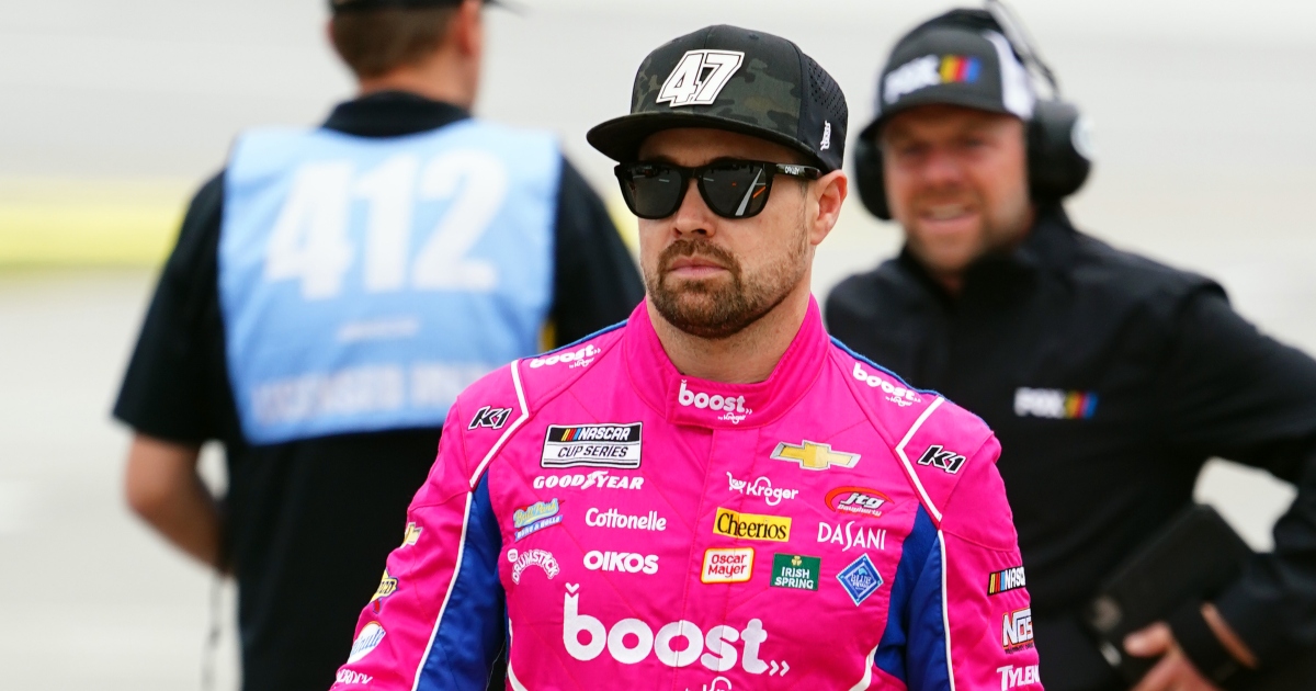 Kevin Harvick: I think Ricky Stenhouse Jr. should've decked Kyle Busch ...