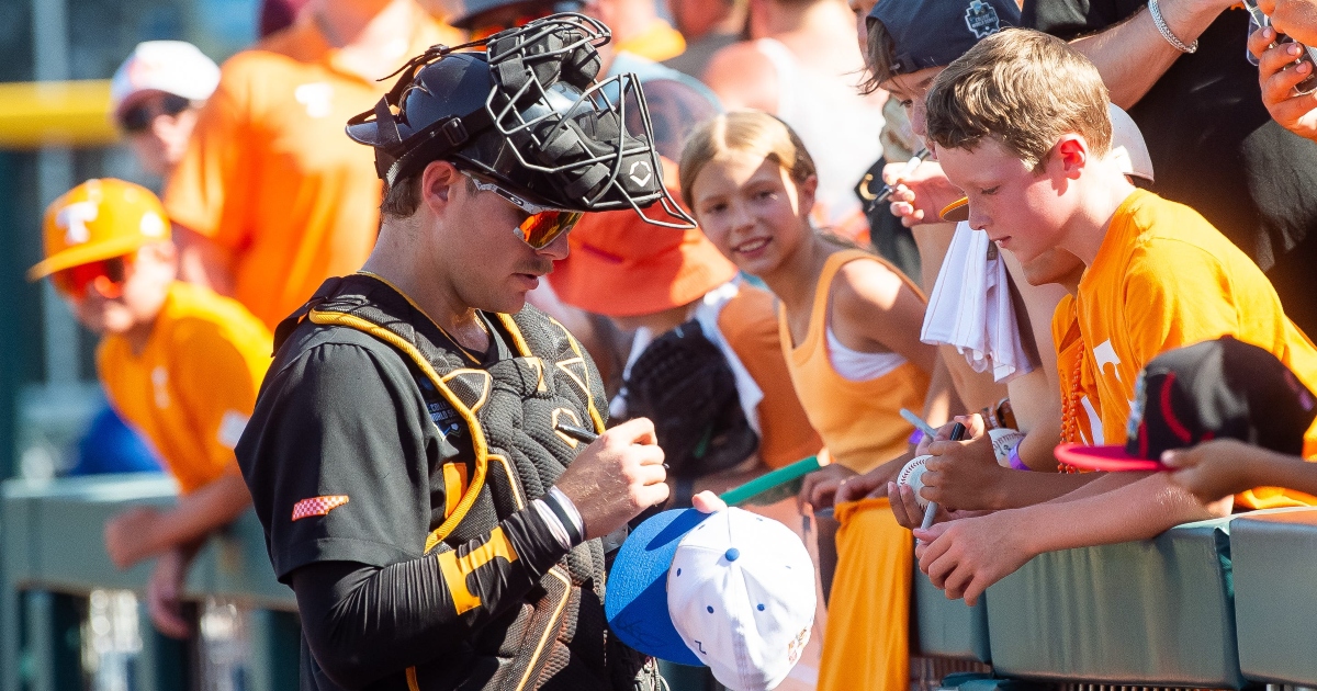 Tony Vitello explains why Tennessee remained confident in Cal Stark ...