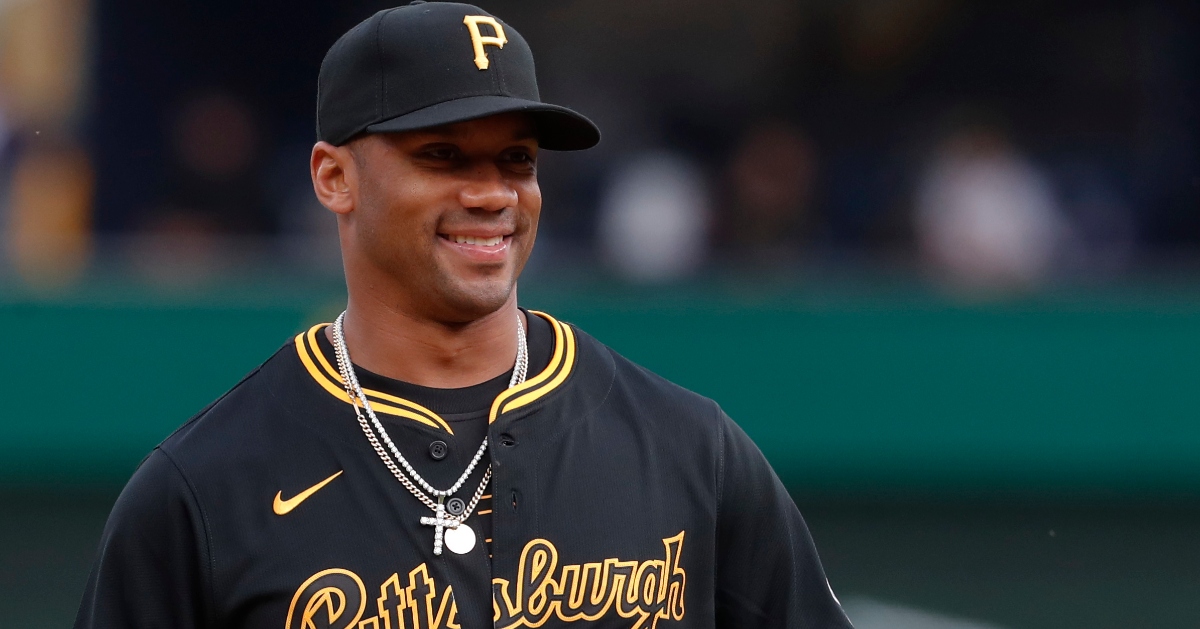 Russell Wilson shows off boxing skills as he trains for upcoming season