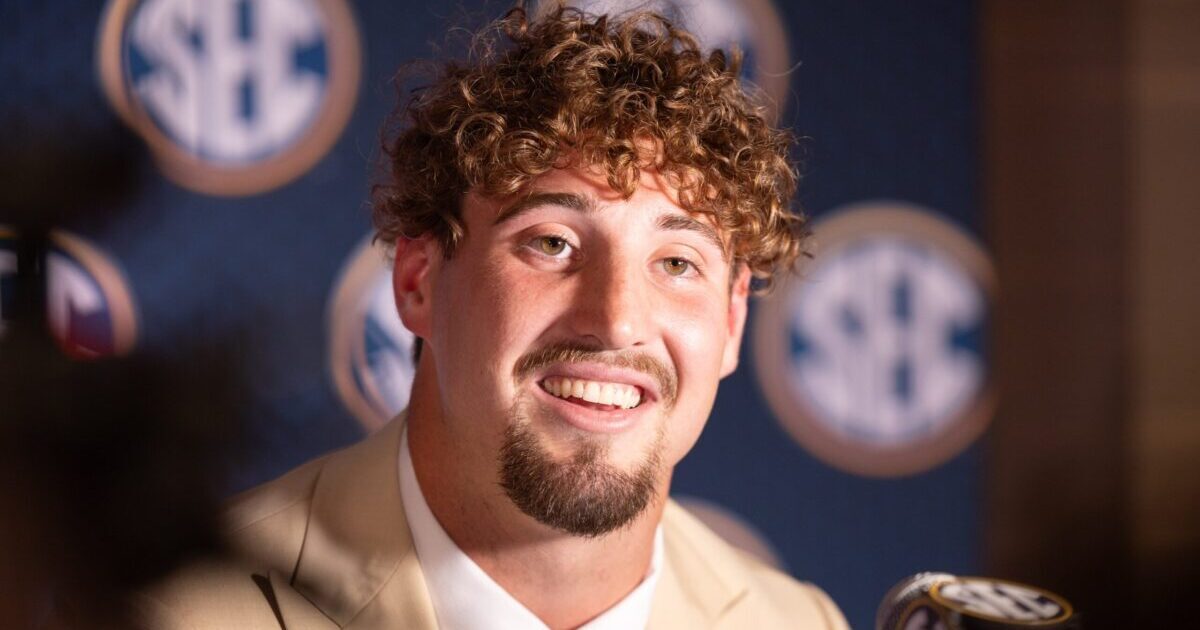 Walk-On's Sports Bistreaux matching Oklahoma LB Danny Stutsman's $50K ...