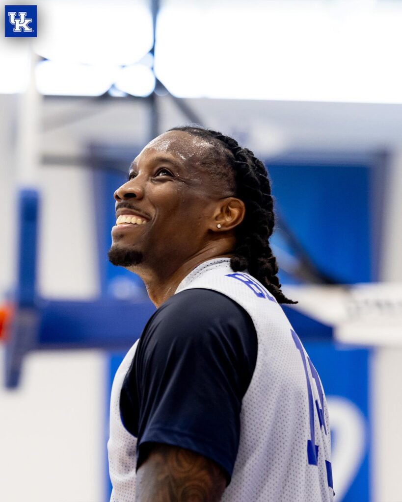 WATCH: Kentucky practices against La Familia at the Joe Craft Center - On3