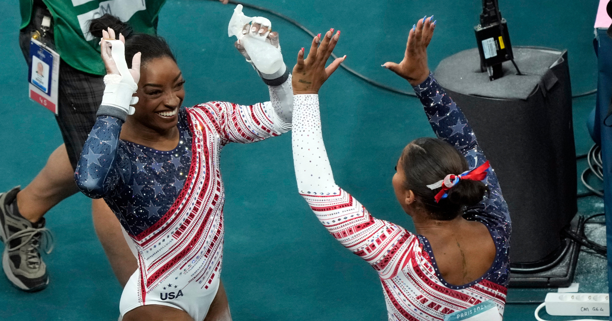 Simone Biles, Suni Lee, Jordan Chiles lead United States to gold medal ...