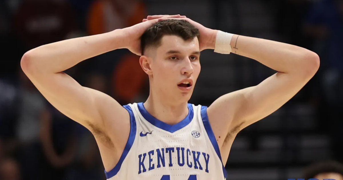 Big Z can’t shoot threes at Arkansas, but he can eat Razorback Nuggets