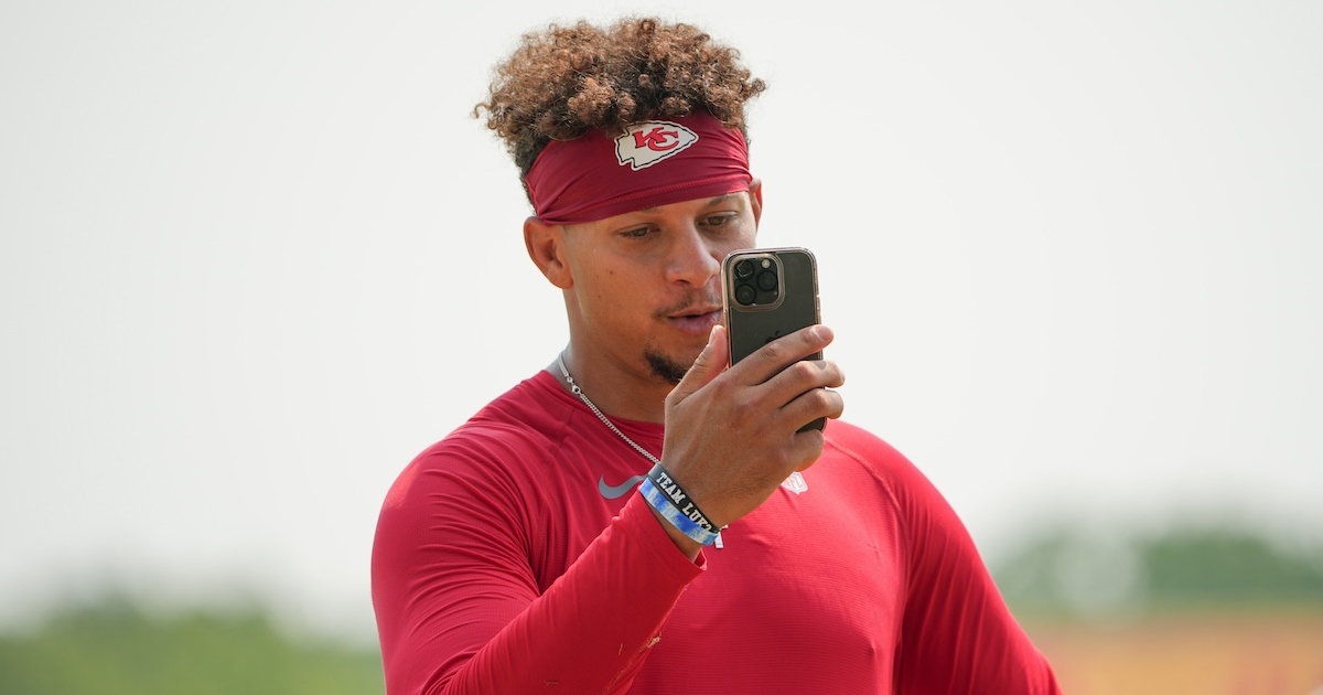 Patrick Mahomes responds to viral Dylan Raiola lookalike photo: 'That's ...