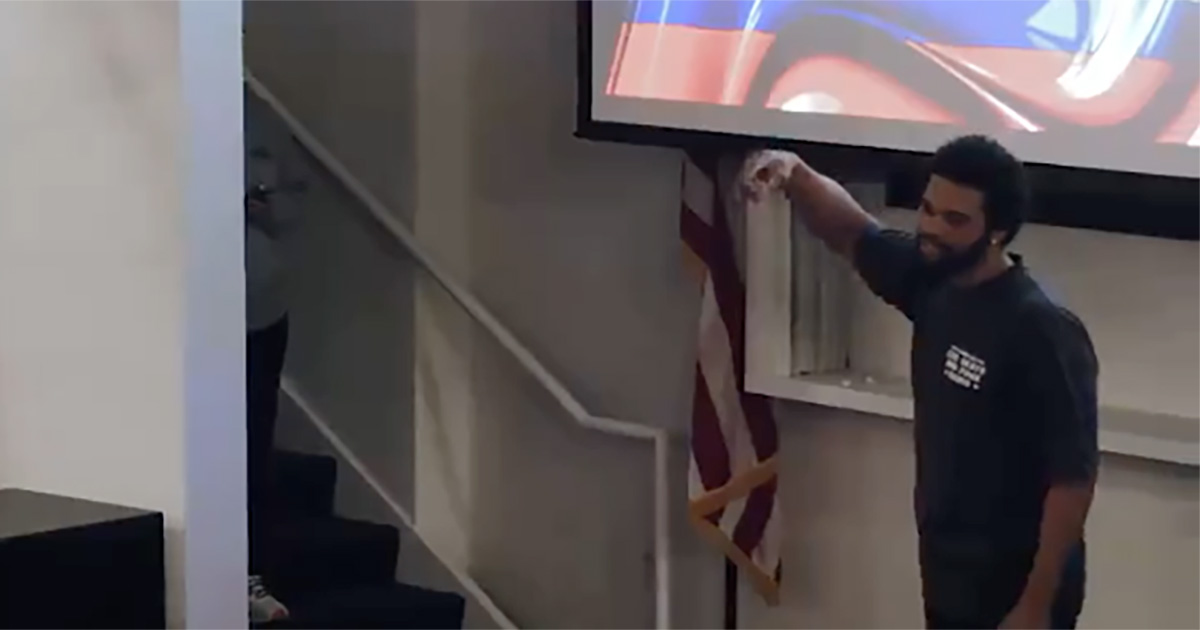 Caleb Williams celebrates signing bonus in first 'Hard Knocks' clip ...