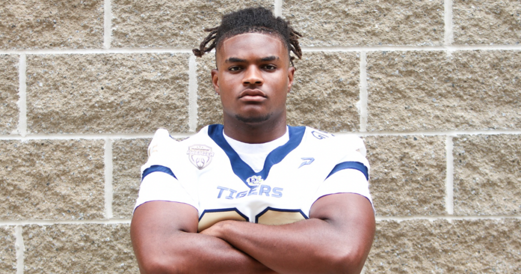 Elite 2026 EDGE Jordan Carter commits to Texas A&M - On3