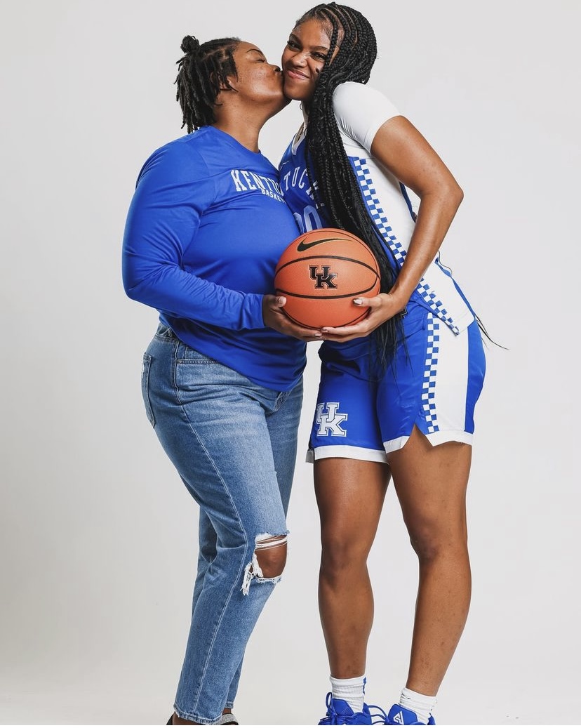LOOK: 2025 five-star wing ZaKiyah Johnson rocks Kentucky blue on ...