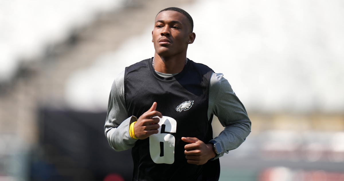 DeVonta Smith injury update: Eagles WR exits game with concussion