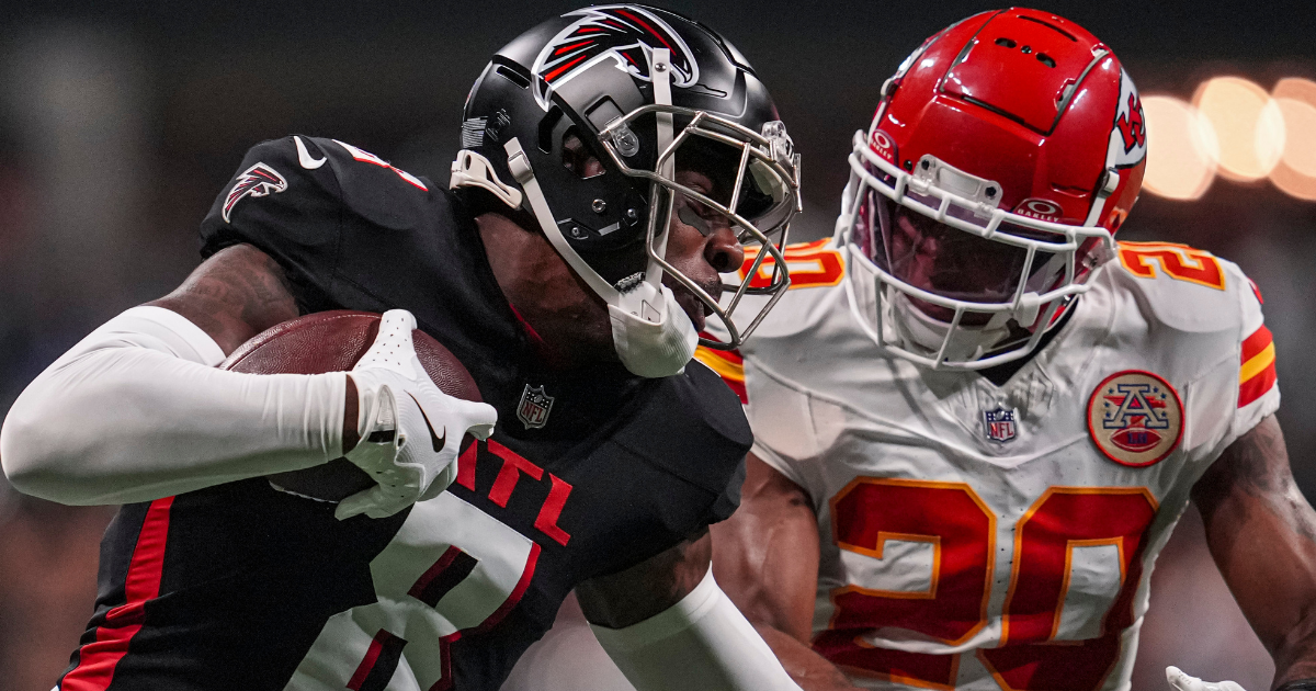 Officials miss controversial pass interference call against Kansas City ...