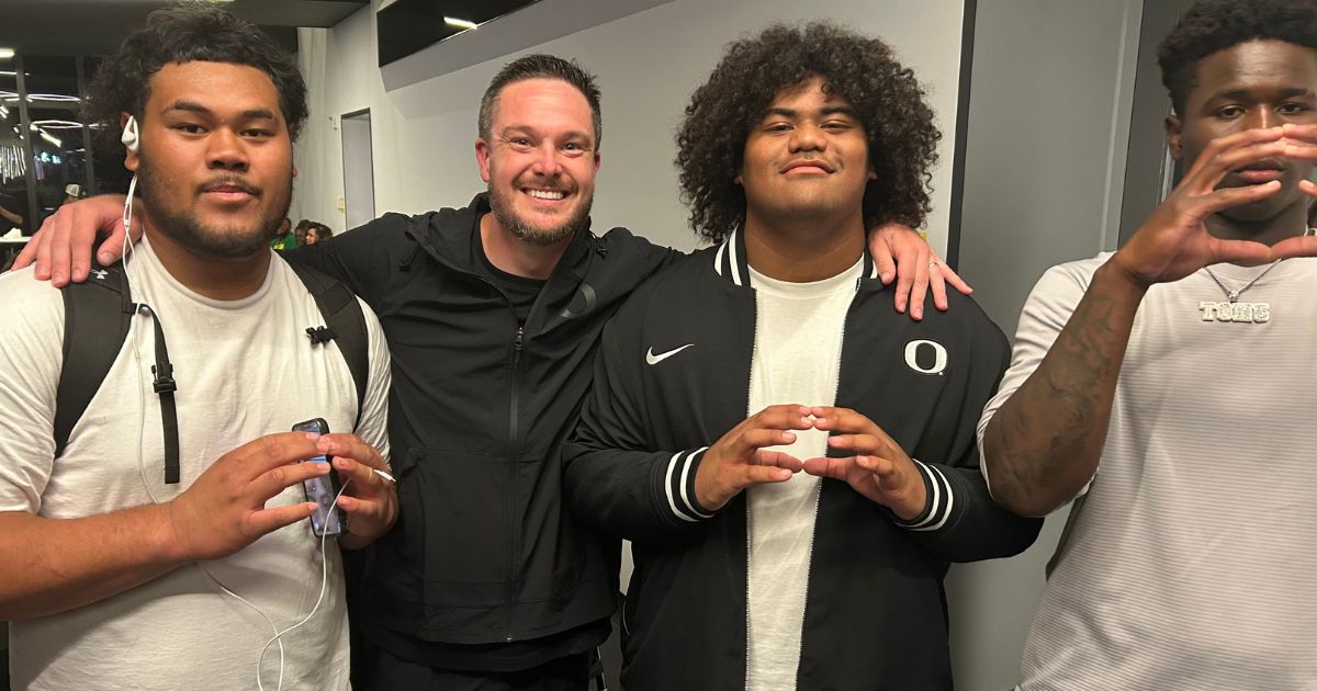 Monday Recruiting Insider: Quarterback Dominoes, Tomuhini Topui 'Smoke ...