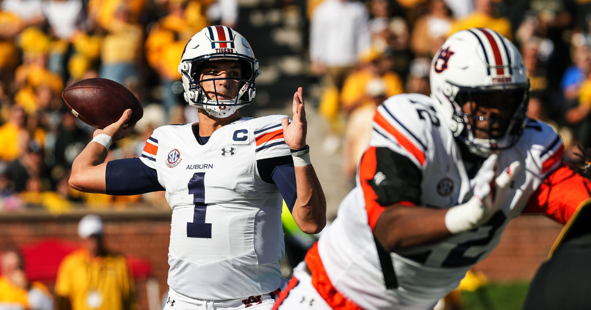 Auburn QB coach Kent Austin reacts to loss at Missouri