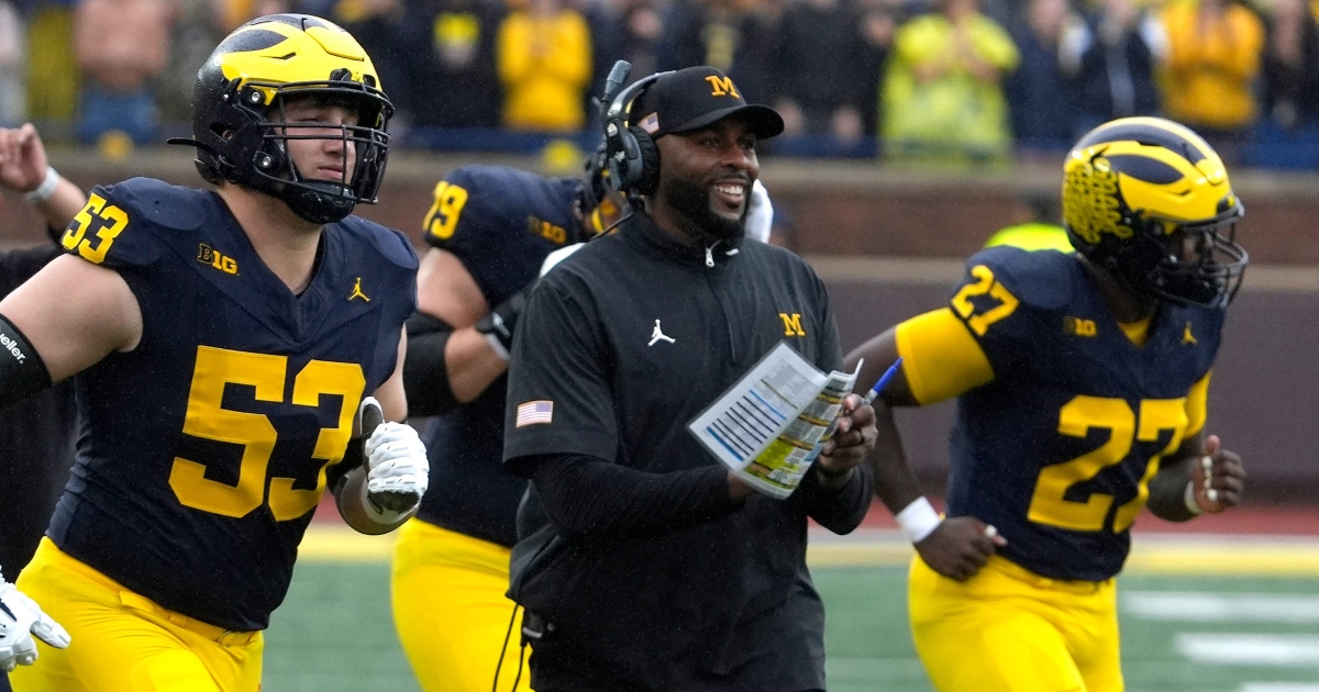 Michigan unveils uniform choice for night game against MSU