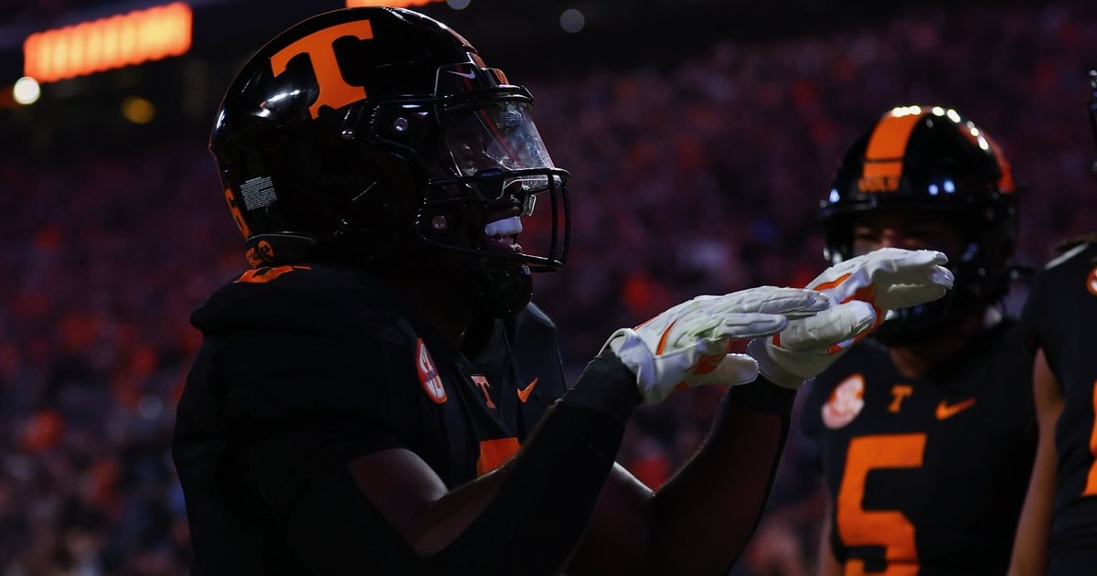 Dylan Sampson breaks Tennessee's season rushing TD record