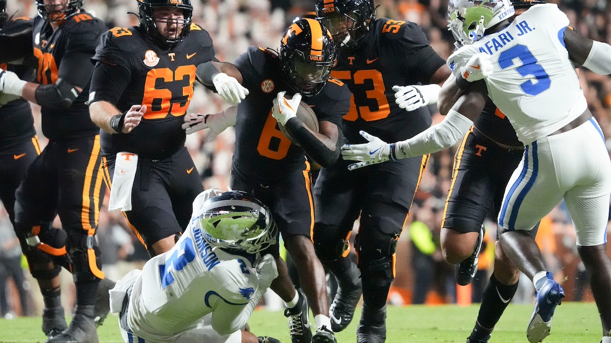 Dylan Sampson makes Tennessee football history with touchdown