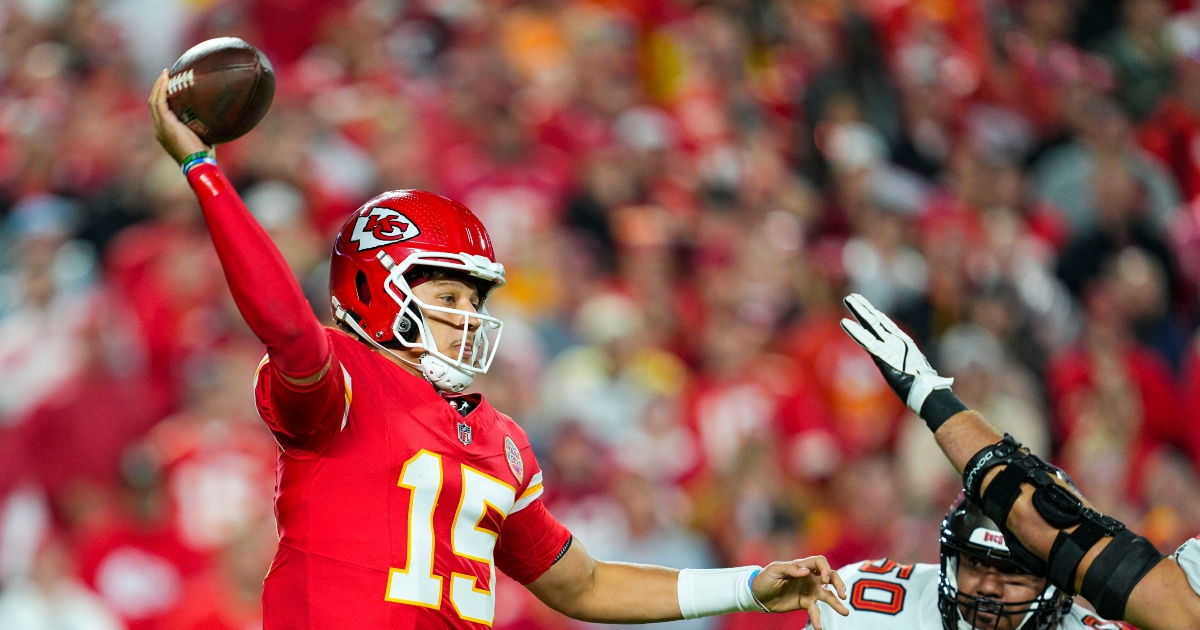 Patrick Mahomes injured against Cleveland Browns, Carson Wentz comes in ...