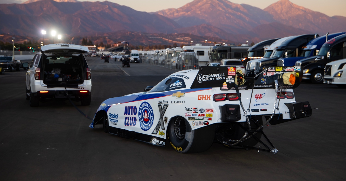 Plane crashes, hits multiple vehicles during NHRA Finals at Pomona
