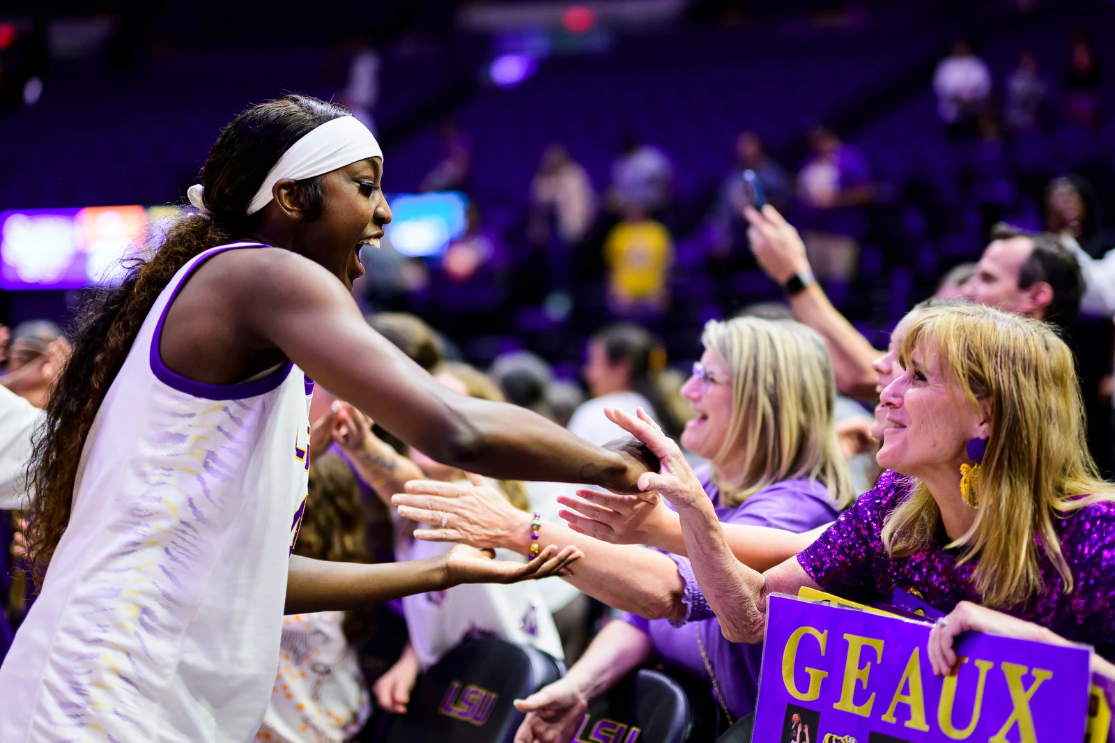 LSU starts strong, dominates Troy in 98-59 win Monday night - On3