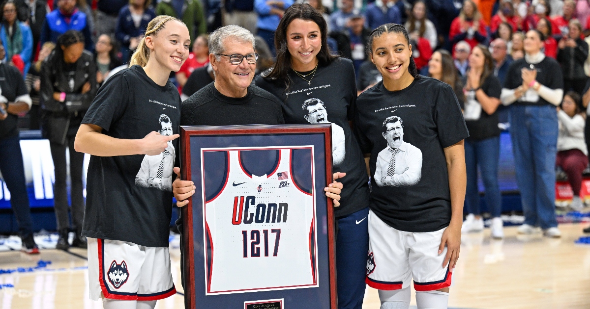 UConn brings out goat after Geno Auriemma passes Tara VanDerveer to ...