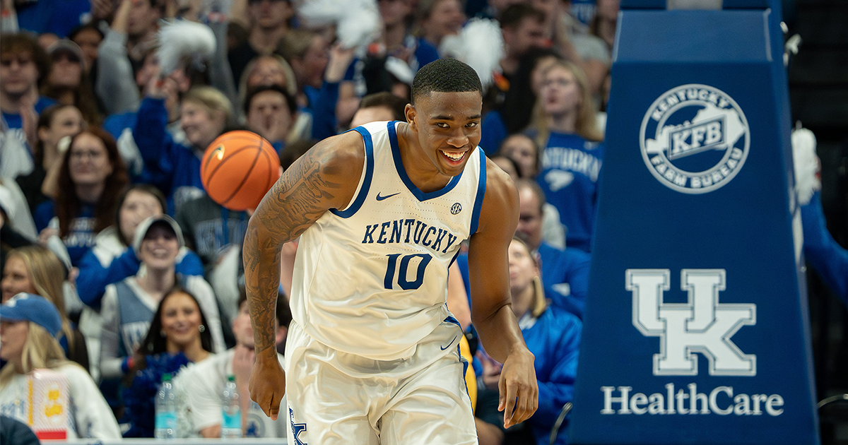Dylan Canoville throws shoe at Brandon Garrison, fails to stop dunk - On3