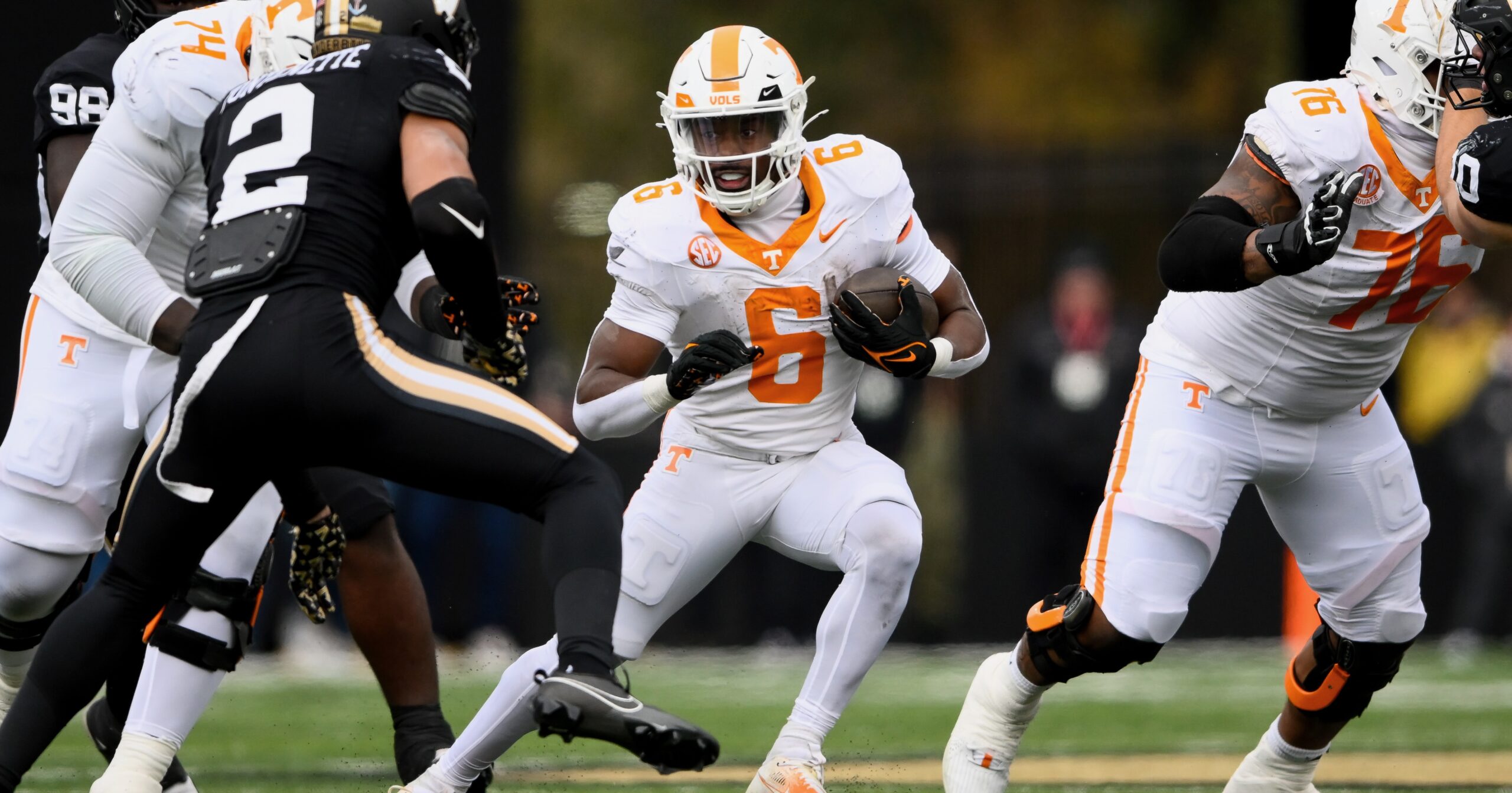 Dylan Sampson breaks Tennessee's single-season rushing record