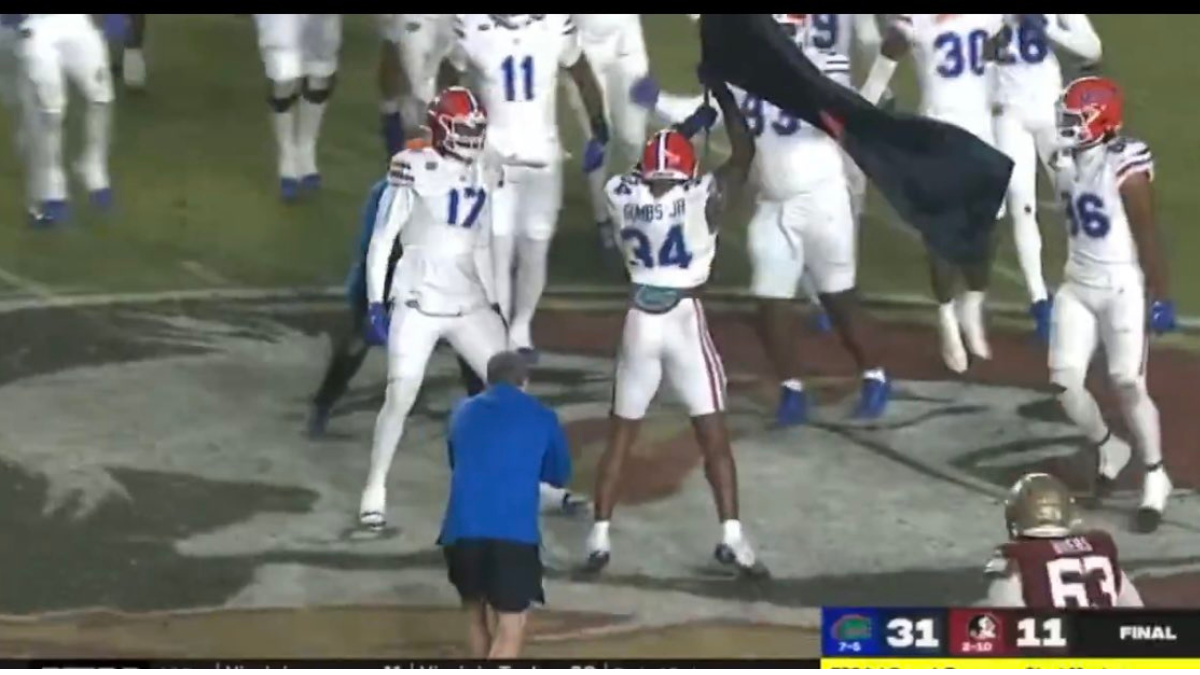 Florida plants flag on FSU's field, leading to Mike Norvell throwing it
