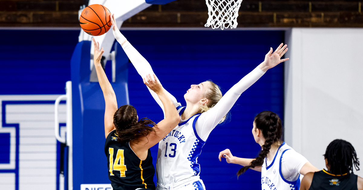 Clara Strack named as a National Player of the Week by USBWA
