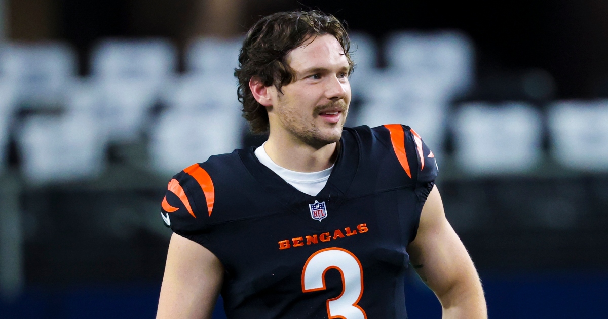 Dallas Cowboys cheerleader Zoe Dale reacts to boyfriend Cade York's ...