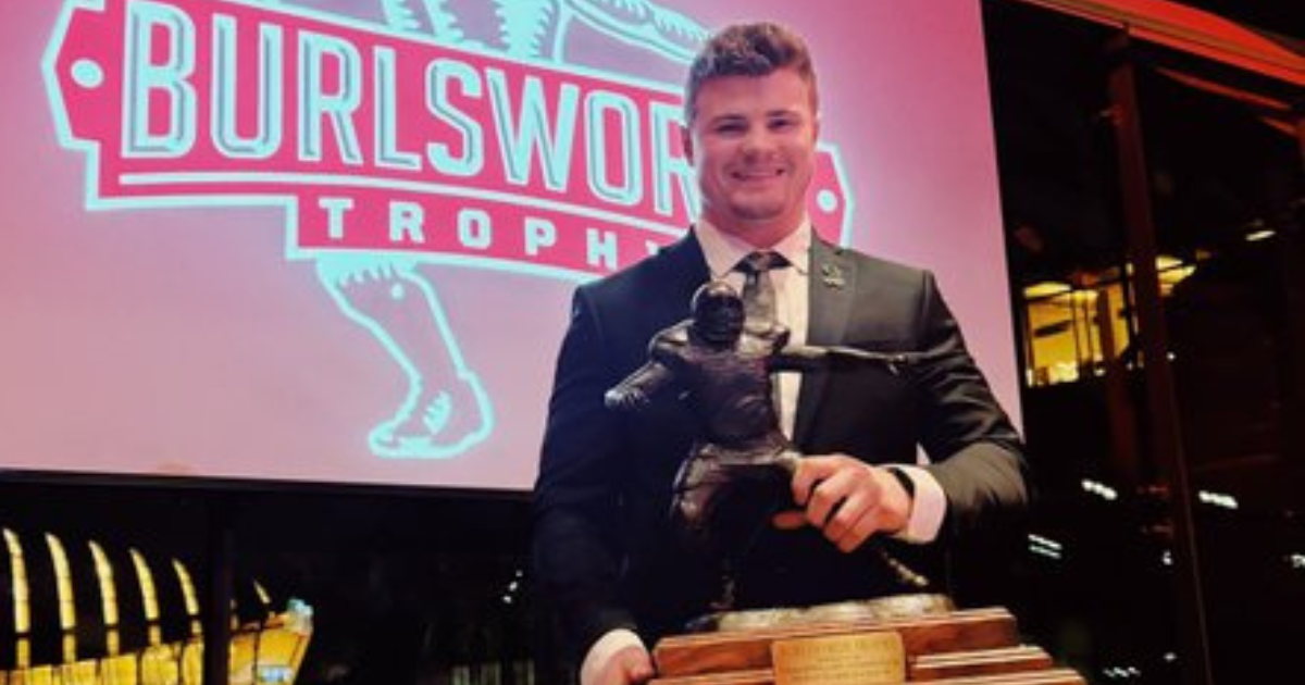 Oregon LB Bryce Boettcher Wins Burlsworth Trophy - On3