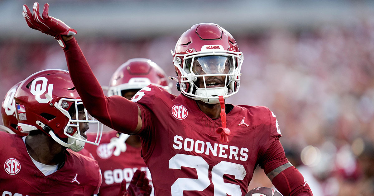 Kani Walker injury update: Sam Pittman provides update on defensive ...